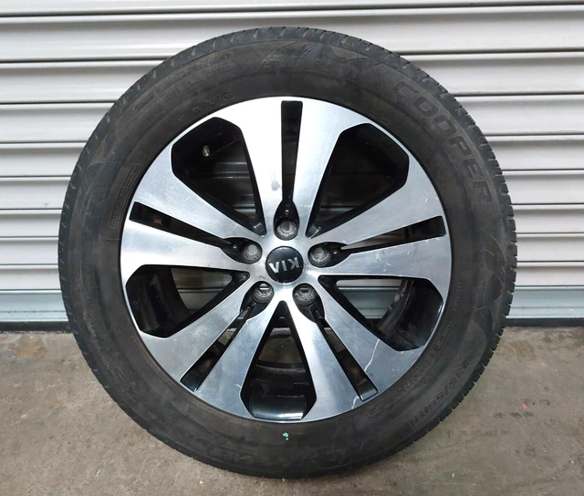 KIA SPORTAGE MK3 18" Inch Alloy Wheel With Damaged Tyre 7J 40.5Et 52910 ...