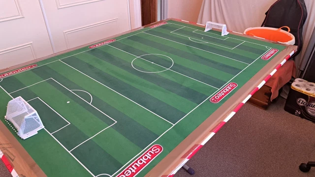 THE NEW SUBBUTEO Rubber Backed Deluxe Pitch. University Games Table ...