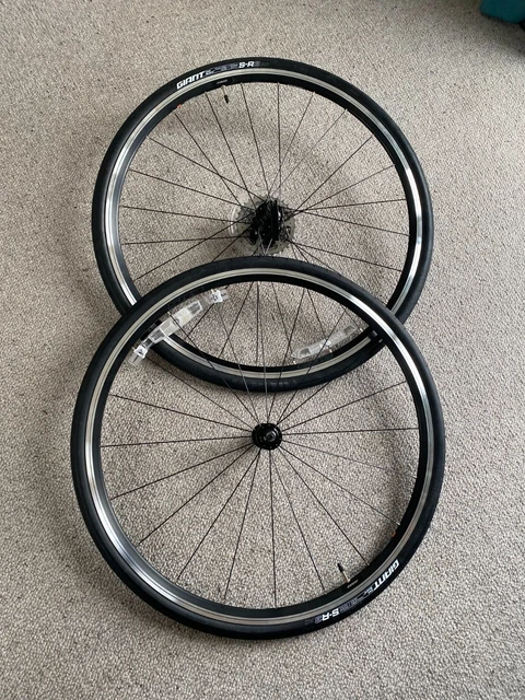NEW GIANT SR-3 700c rim brake wheelset, with matching 28c tyres and ...