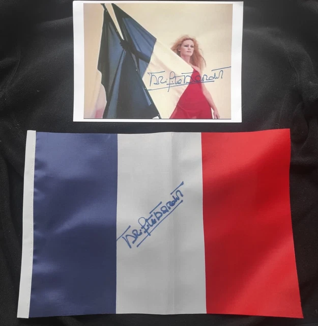 AUTOGRAPHE BRIGITTE BARDOT ''La Marianne'' sur drapeau français et ...