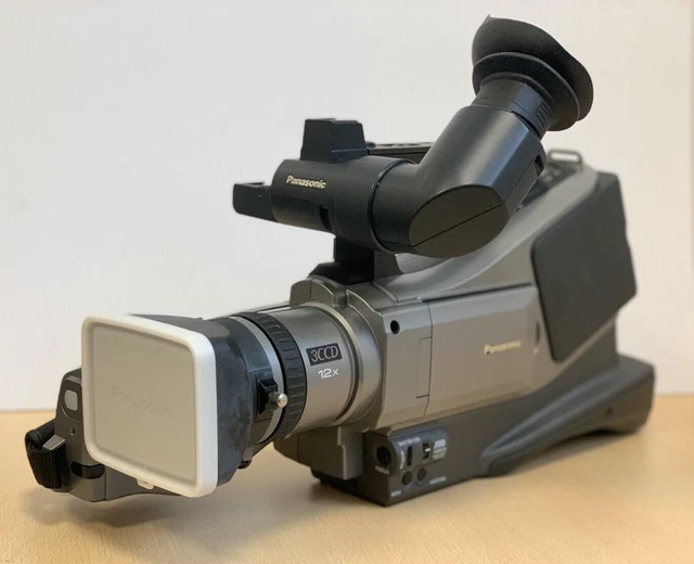 PANASONIC AG DVC15E Camcorder Mini DV Mint camera in original box FREE ...