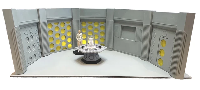 DOCTOR WHO TARDIS Console Room With Fifth Dr figurine & Tardis Console ...