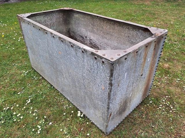 VINTAGE GARDEN GALVANISED Riveted Water Tank Trough Planter Bay Tree ...