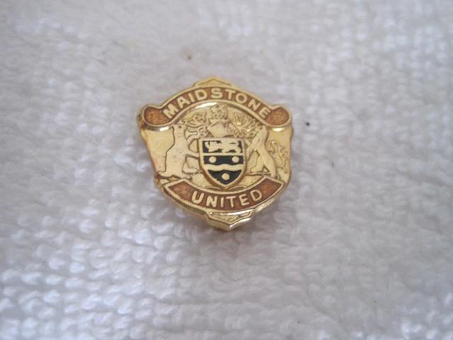 MAIDSTONE UNITED FC badge - small - old badge $6.56 - PicClick