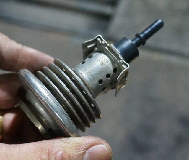 MERCEDES-BENZ ADBLUE INJECTOR Vito W447 A0004901013 Urea Nozzle Genuine ...