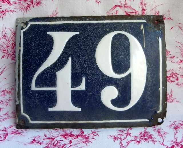 ANCIENNE PLAQUE ÉMAILLÉE DE RUE - NUMÉRO 49 - BOMBÉE EN RELIEF - 14,9 x 19,8 cm EUR 30,00 ...