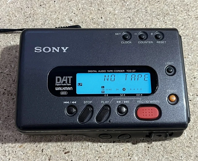 SONY DAT WALKMAN TCD-D7 Portable Player / Recorder vintage EUR 158,00 ...