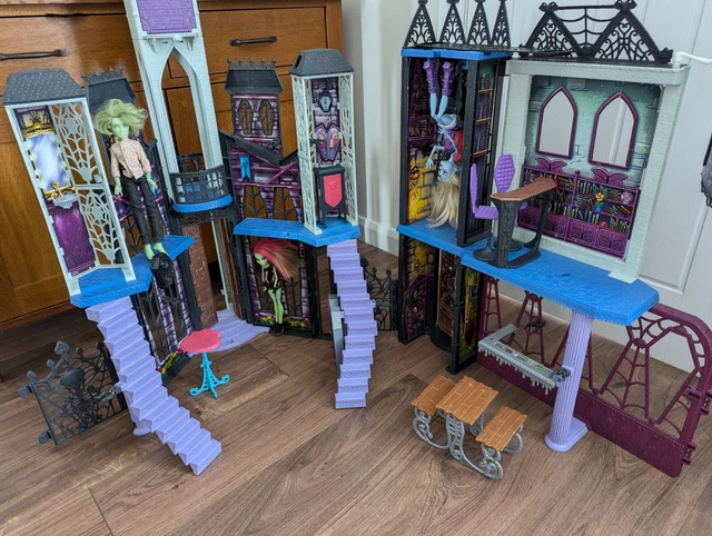 MONSTER HIGH - High School / Mansion PlaySet & Dolls - Damaged See ...