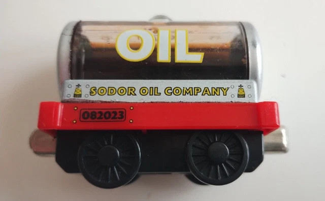 THOMAS AND FRIENDS Wooden Railway - Sodor Oil Wagon Tanker - (Brio) z £ ...