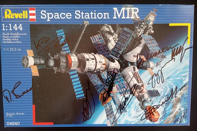 RAUMFAHRT: RAUMSTATION MIR, Revell-Modell mit 10 Originalunterschriften ...