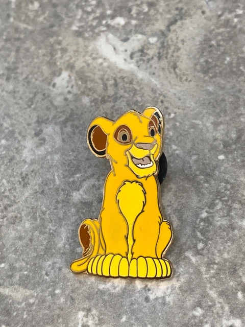 DISNEY LION KING Pin Badge Young Simba Sitting £7.99 - PicClick UK