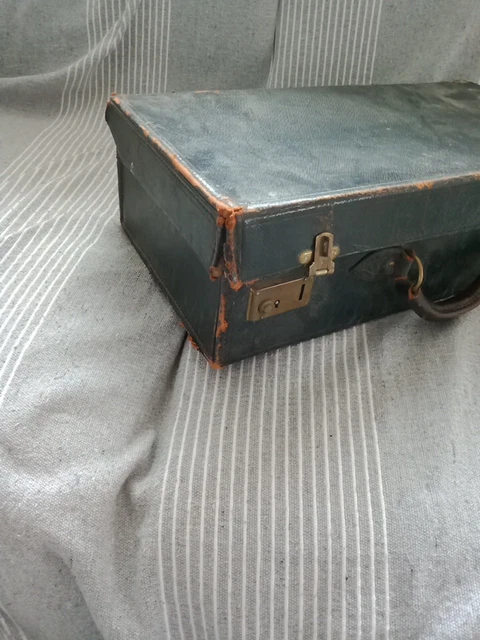 VALISE ANCIENNE EN cuir - Bagage rétro 1900 Nécessaire de toilette Au ...