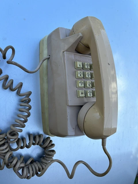 GTE AUTOMATIC ELECTRIC Vintage Push-Button Phone. Telephone Beige Wall ...