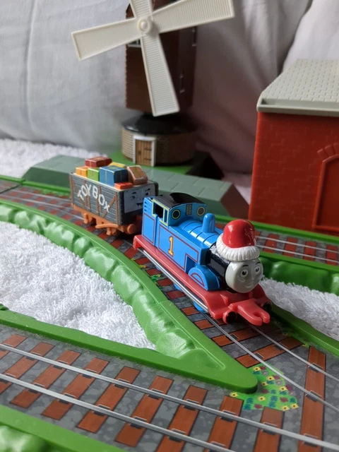 ERTL RARE THOMAS Tank Engine & Friends - Santa Thomas U Coupling & Toy ...