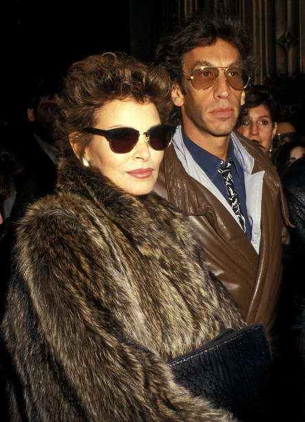 ACTRESS RAQUEL WELCH and husband Andre Weinfeld 1987 OLD PHOTO 6 £5.64 ...