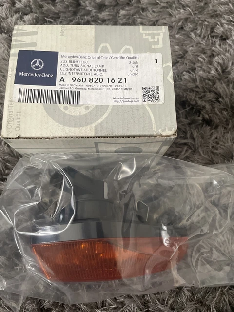 NEW GENUINE MERCEDES Benz Actros Additional Turn Signal Lamp Left ...