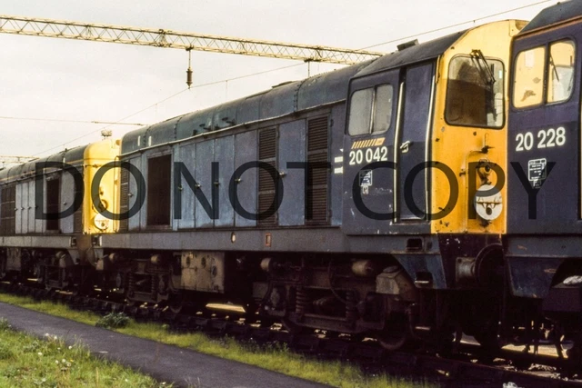 UK DIESEL TRAIN Railway Photograph Of Class 20 20042 Loco. Rm20-58 £1. ...