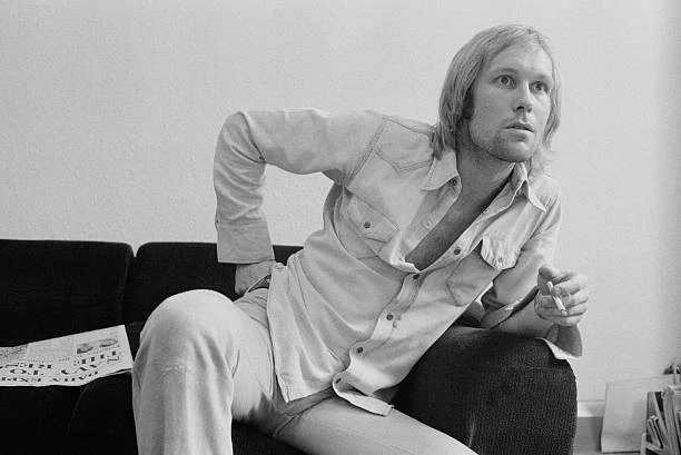 ENGLISH SINGER AND Songwriter Mike D'Abo Of Manfred Mann 1974 Old Music ...