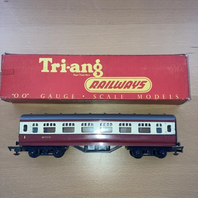 TRIANG RAILWAYS R21 BR Passenger Coach Red / Cream Boxed OO Gauge £8.67 ...