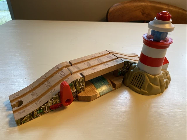 THOMAS THE TANK Wooden Railway - Sodor Lighthouse & Bridge - Learning ...