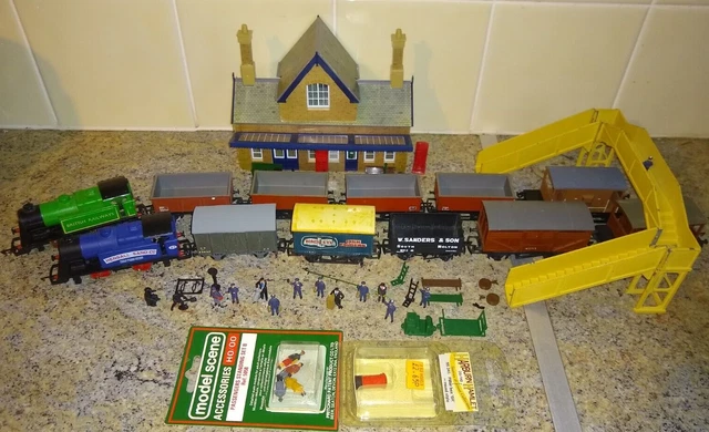 3 X OO gauge locomotives job lot GWR Smoke unit 0-6-0 figures Coal ...
