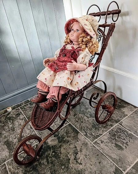 VICTORIAN WICKER-WORK DOLLS Perambulator Pushchair with Leonardo ...