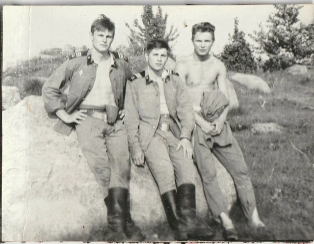 SHIRTLESS HANDSOME MEN soldiers bulge physique gay int vtg photo EUR 12 ...