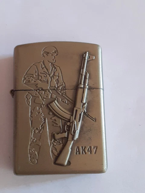 BRIQUET TEMPÊTE MILITAIRE Soldat Fusil Ak47 Militaria EUR 20,00 ...