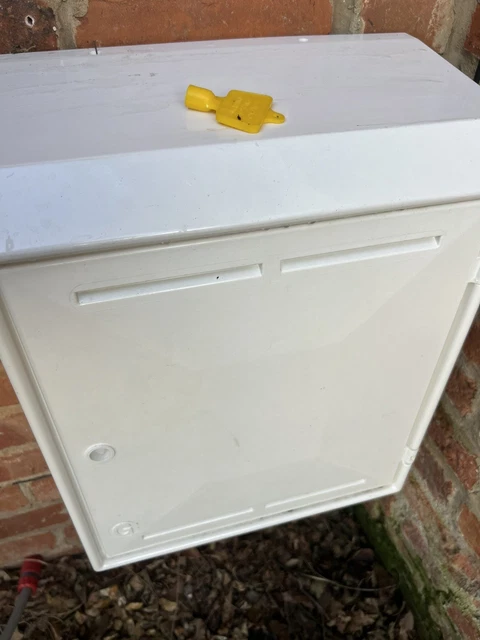 UK STANDARD MARK 2 Surface Mounted Gas Meter Box (510 x 408 x 242mm) £ ...