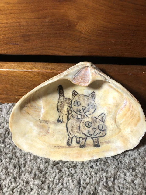 VINTAGE HAND PAINTED Mid Century Wildlife Cat Inside Clam Shell £13.51 ...