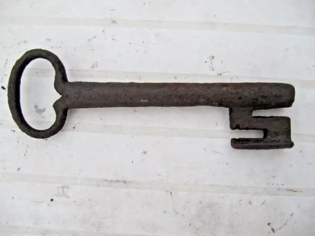 GRANDE BELLE CLE CLEF ANCIENNE en FER FORGE EPOQUE ? EUR 11,00 ...