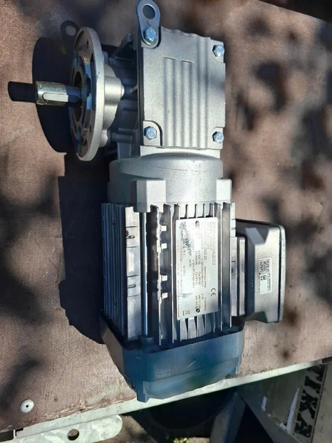 SEW WF20 DRN71M4 Spiroplan Gearmotor 0.37 kW 1415/56 tr/min 31 Nm EUR ...