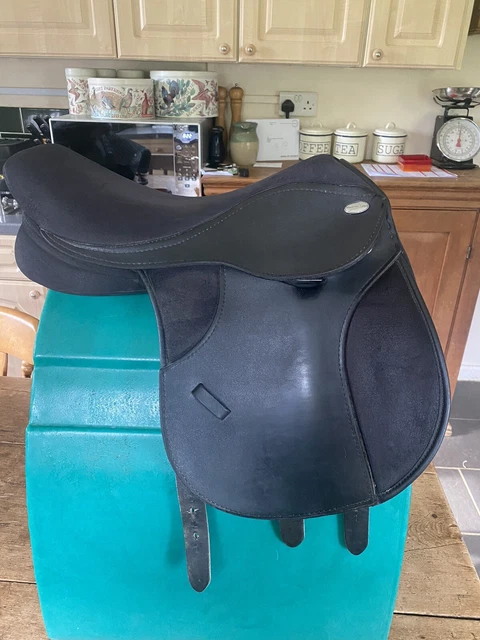 THOROWGOOD T4 BLACK Pony Club GP Saddle, Black, 15” ( Small 15”) FIXED ...