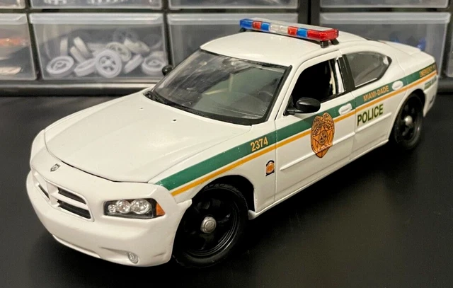 1:18 DODGE CHARGER Miami Dade Florida Police Custom Made EUR 169,00 ...
