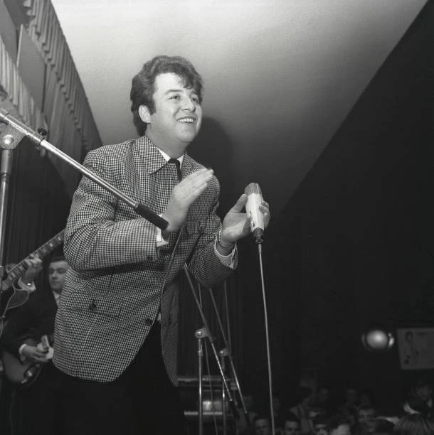 PHOTO OF CHRIS Andrews Performing Live On Stage 1960 Music Old Photo 3 ...