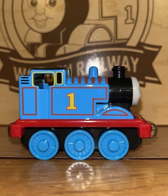 THOMAS ! THOMAS FRIENDS TRAIN Diecast 2009 TAKE N PLAY LONG ~ PRESQUE ...