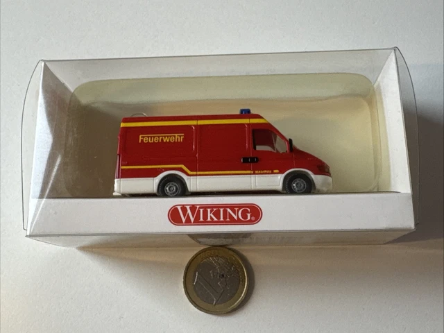 RZ449 WIKING 6080429 Feuerwehr Iveco Daily Blaulicht Retrungswagen 1:87 ...