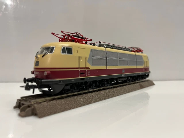 ROCO DB BR103 Electric Locomotive, TEE Colour, DCC DIGITAL SOUND £349. ...