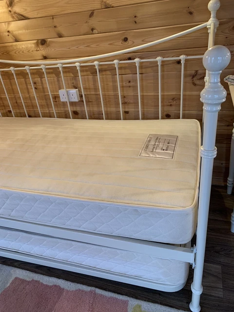 LAURA ASHLEY HASTINGS Day Bed With Trundle & 2 Laura Ashley Hastings ...