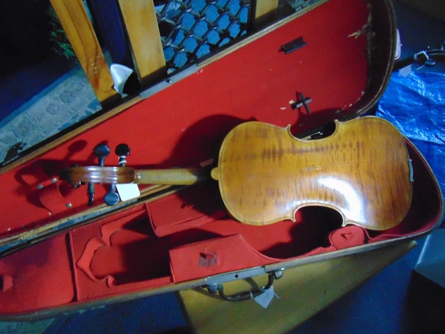 VINTAGE OLD VIOLIN Labeled Model Of Stradivari Antonius Guanerius etc ...
