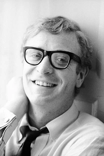 PORTRAIT OF BRITISH Actor Michael Caine As He Poses 1 Old Photo EUR 6 ... PORTRAIT OF BRITISH Actor Michael Caine As He Poses 1 Old Photo EUR 6 ...