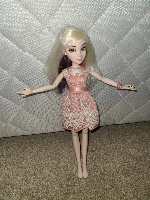 DISNEY DESCENDANTS 2: Isle Style Switch Mal: 2 in 1 Doll - No Shoes ...