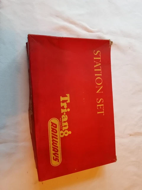 VINTAGE TRIANG TRAIN Set Railways Ipswich Station Set Number R81 $68.18 ...