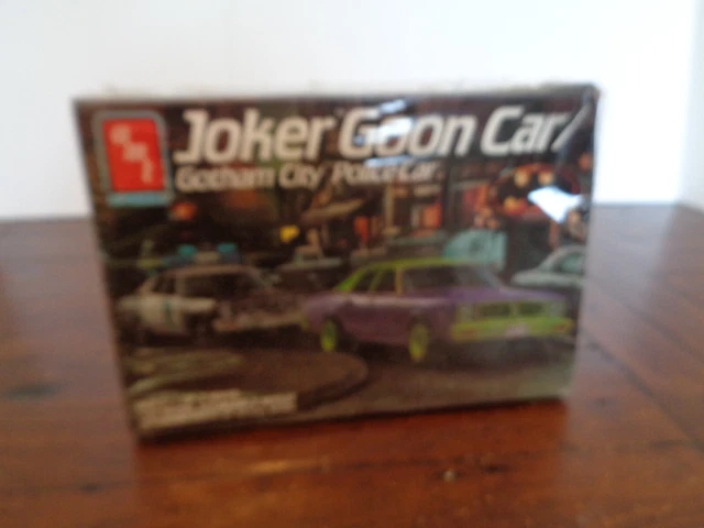 AMT BATMAN JOKER GOON AUTO / GOTHAM CITY POLIZEIAUTO Modellbausatz 1:25 ...