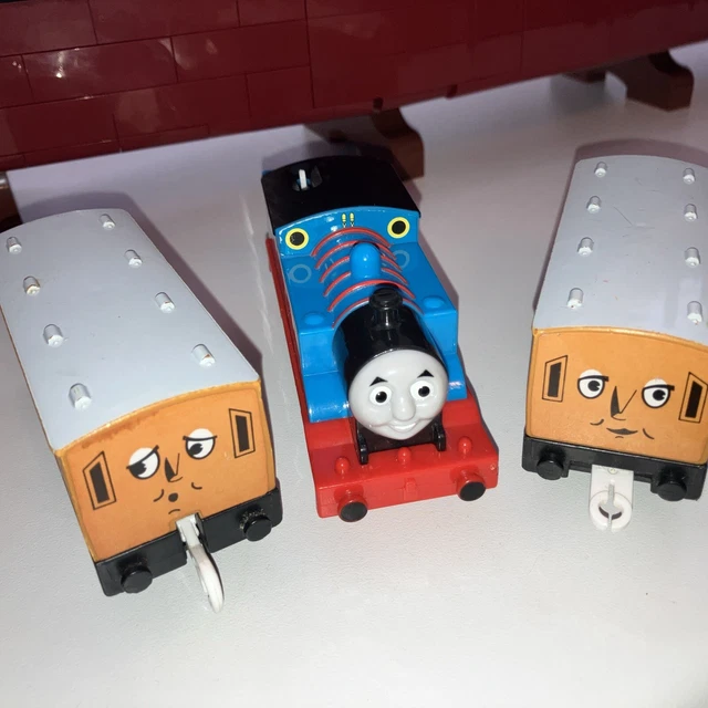 TOMY TRACKMASTER THOMAS the tank engine Battery Train With Annie And ...