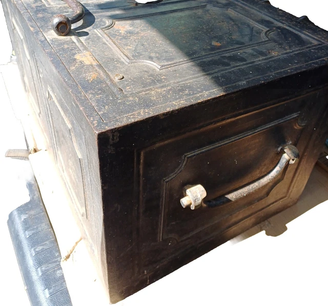 ANTIQUE CAST IRON strong box, Safe For Restoration £255.50 - PicClick UK