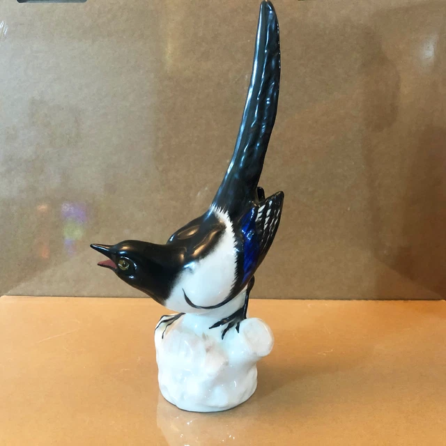 VINTAGE RUSSIAN LOMONOSOV USSR Porcelain Magpie Bird Figurine £39.00 ...