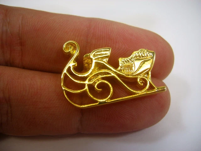 VINTAGE COLLECTIBLE PIN: Santa Sleigh Gold Tone Christmas Theme £10.70 ...
