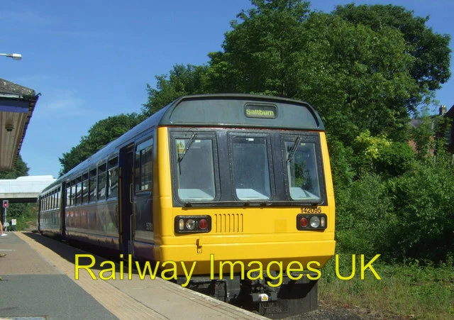 RAILWAY PHOTO CLASS 142 DMU - Bishop Auckland Railway Station c2018 £2. ...