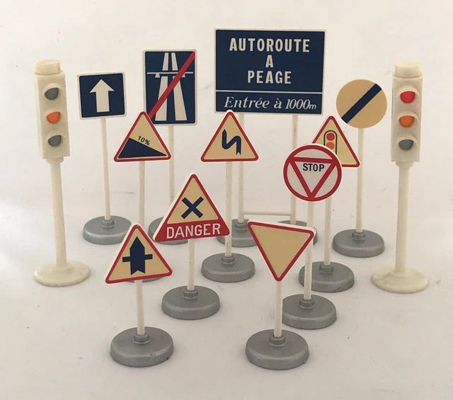 13 VINTAGE TOY ROAD SIGNS TRAFFIC LIGHTS DINKY MECCANO Etc £13.99 ...